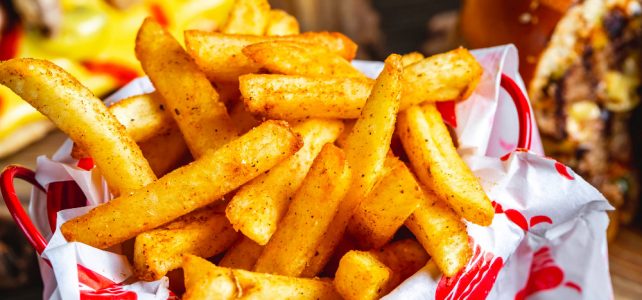 Comment préparer de délicieuses frites dorées et croustillantes ... Comment préparer de délicieuses frites dorées et croustillantes ...